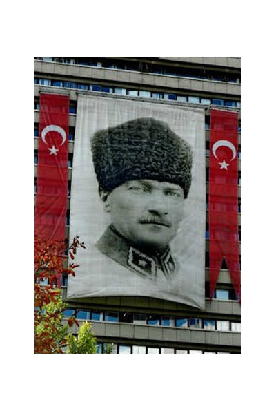 Asilmeydan Siyah Beyaz Mustafa Kemal Atatürk Imzalı Poster Bayrağı 1,5 x 2,25 Metre Asilmeydan Siyah Beyaz Mustafa Kemal Atatürk Imzalı Poster Bayrağı 1,5 x 2,25 Metre