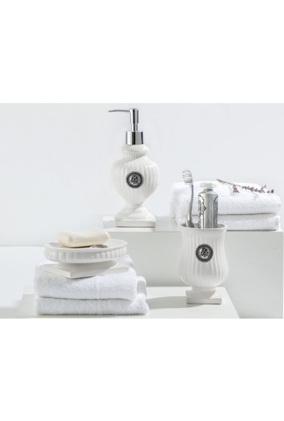 Madame Coco Antoinette 3'Lü Banyo Seti Madame Coco Antoinette 3'Lü Banyo Seti