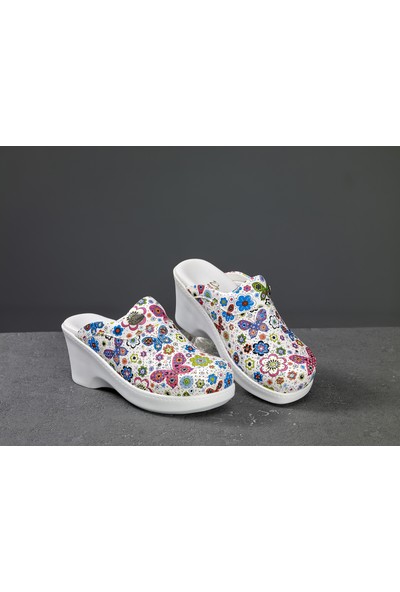 Dr. Mitra Sabo Dolgu Topuk Kelebek Desenli Terlik Dr. Mitra Sabo Dolgu Topuk Kelebek Desenli Terlik