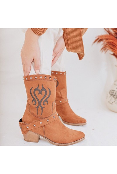 Limoya Roar Taba Süet Lazer İşlemeli Zımbalı Kovboy Çizme ( Kemer Aksuarı Tamamen Çıkabilir ) Limoya Roar Taba Süet Lazer İşlemeli Zımbalı Kovboy Çizme ( Kemer Aksuarı Tamamen Çıkabilir )