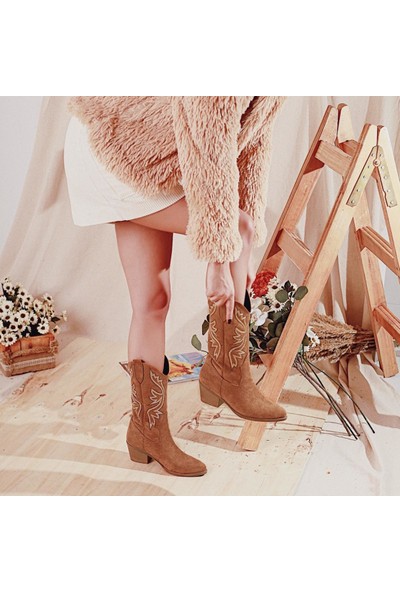 Limoya Wonkie Taba Süet Nakışlı Kovboy Bot (Uzun Çekme Bot) Limoya Wonkie Taba Süet Nakışlı Kovboy Bot (Uzun Çekme Bot)