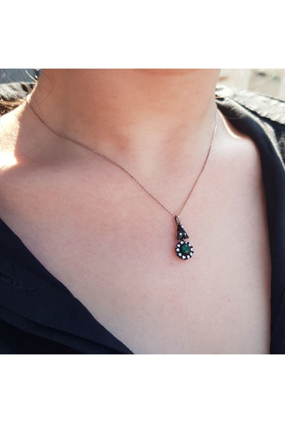 Pırlanta Merkezi 0.45 Ct. Elmas Zümrüt Kolye