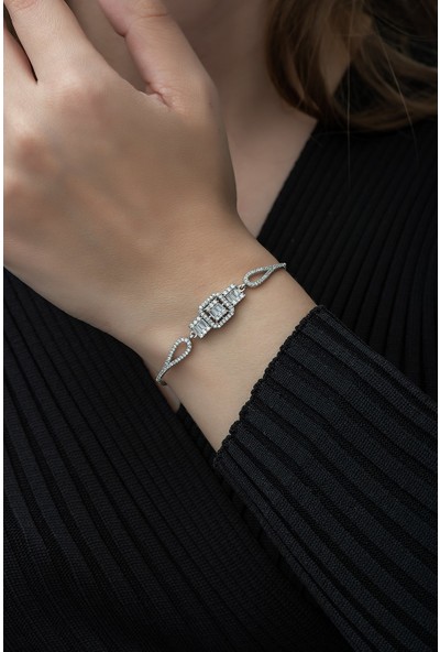 Nereze 925 Ayar Asansörlü Baget Taşlı Tektaş Kadın Gümüş Bileklik Nereze 925 Ayar Asansörlü Baget Taşlı Tektaş Kadın Gümüş Bileklik