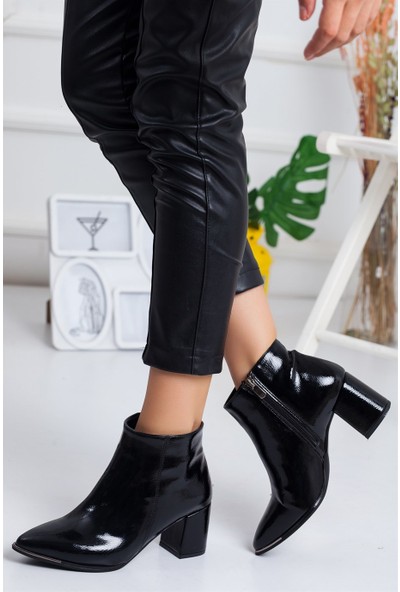 Lovita Arisa Kadın Topuklu Bot Siyah Kırışık Rugan Lovita Arisa Kadın Topuklu Bot Siyah Kırışık Rugan