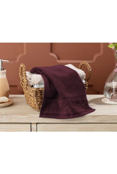 Madame Coco Tilda Bordürü Jakarlı El Havlusu - Mürdüm - 30x45 cm Madame Coco Tilda Bordürü Jakarlı El Havlusu - Mürdüm - 30x45 cm