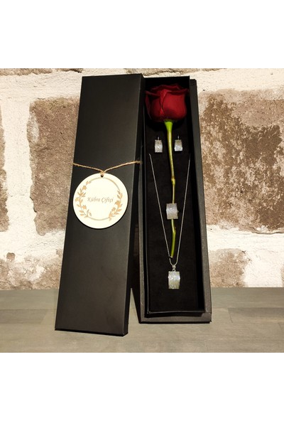 Magnamina İsme Özel Hediye Kutusunda Dikdörtgen Model Gümüş Set ve Kırmızı Gül Magnamina İsme Özel Hediye Kutusunda Dikdörtgen Model Gümüş Set ve Kırmızı Gül