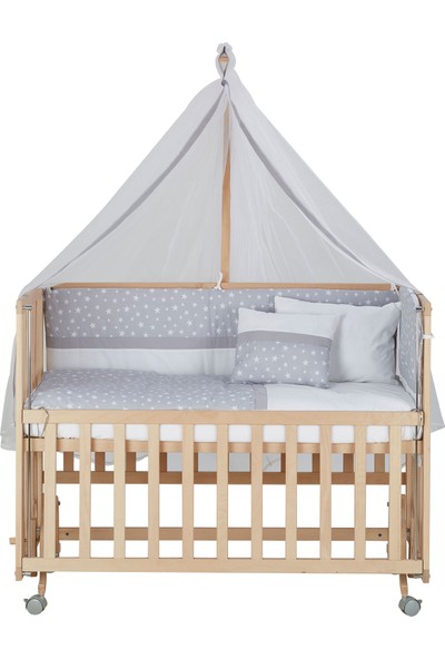 Babycom Doğal Boyasız 4 Kademeli 70 x 130 Anne Yanı Tekerlekli Ahşap Beşik + Gri Yıldızlı Uyku Seti Babycom Doğal Boyasız 4 Kademeli 70 x 130 Anne Yanı Tekerlekli Ahşap Beşik + Gri Yıldızlı Uyku Seti