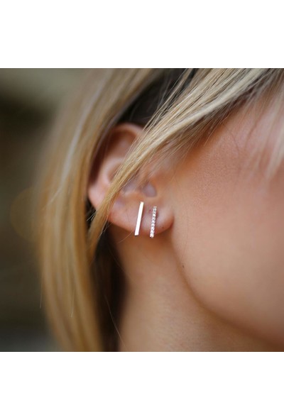 By Golden House Dikey Çubuk Küpe By Golden House Dikey Çubuk Küpe