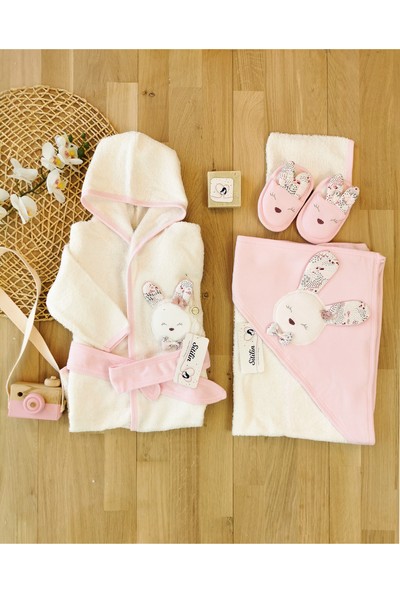 Sitilin Kız Bebek Tavşan 6 Lı Havlu Bornoz Seti Defneli Sabun li Sitilin Kız Bebek Tavşan 6 Lı Havlu Bornoz Seti Defneli Sabun li