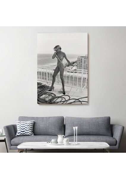 Doğal Tercih Helmut Newton, Telefonla Konuşan Kadın, Celia Fiyatı