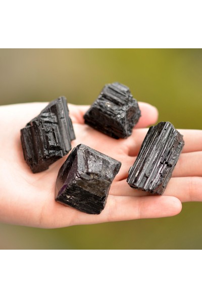 Taş Sandığı Siyah Turmalin Taşı Işlenmemiş Kütle Taş Sandığı Siyah Turmalin Taşı Işlenmemiş Kütle