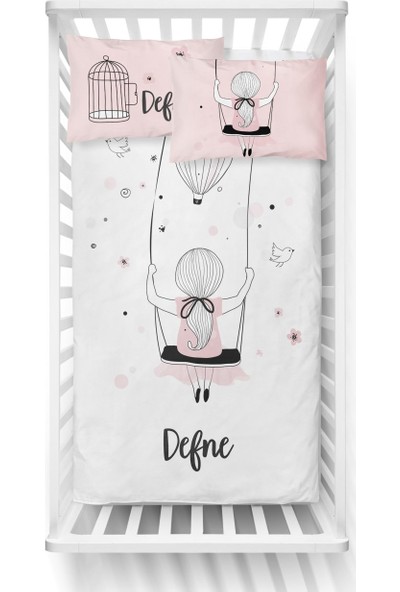 Homamia Kişiye Özel Bebek Nevresim Salıncaktaki Kız Homamia Kişiye Özel Bebek Nevresim Salıncaktaki Kız