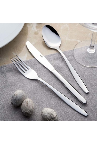 Nehir Sahra Sade Pasta Bıçak