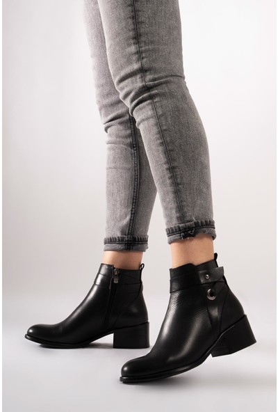 CZ London Deri Kadın Fermuarlı Bot Bilekte Metal Kemerli Topuklu CZ London Deri Kadın Fermuarlı Bot Bilekte Metal Kemerli Topuklu