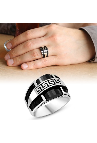 Alis Silver Özel Tasarım Zirkon Taş Işlemeli Siyah Oniks Taşlı 925 Ayar Gümüş Erkek Yüzük Alis Silver Özel Tasarım Zirkon Taş Işlemeli Siyah Oniks Taşlı 925 Ayar Gümüş Erkek Yüzük