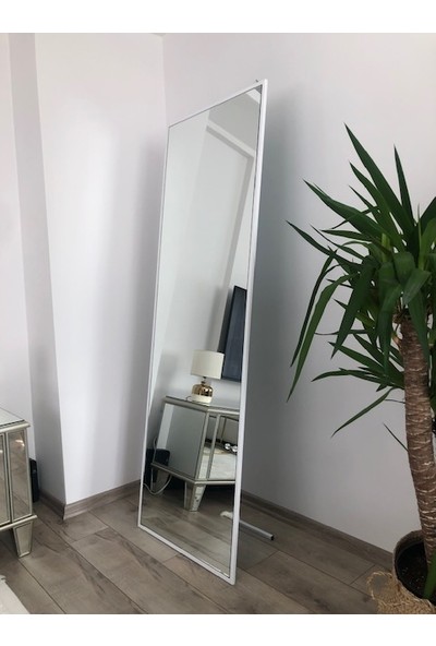 Beyaz Metal Çerçeveli Ayaklı 180X60 cm Boy Aynası