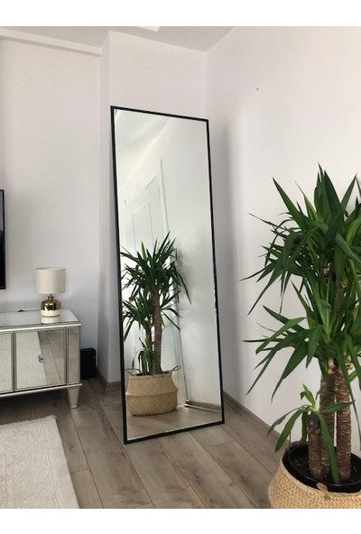Siyah Metal Çerçeveli Ayaklı 180X60 cm Boy Aynası