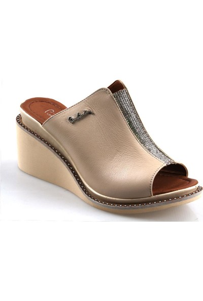 Pierre Cardin PC-6324 Dolgu Topuk Bej Deri Bayan Terlik Pierre Cardin PC-6324 Dolgu Topuk Bej Deri Bayan Terlik