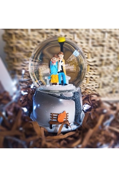1 Özel Hediye Işıklı Müzikli Bankta Oturan Sevgililer Kar Küresi
