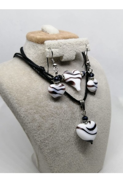 Beyoğlu Hediyelik Murano Cam Kalp Desenli Kolye Bileklik Küpe Takım Set Beyoğlu Hediyelik Murano Cam Kalp Desenli Kolye Bileklik Küpe Takım Set