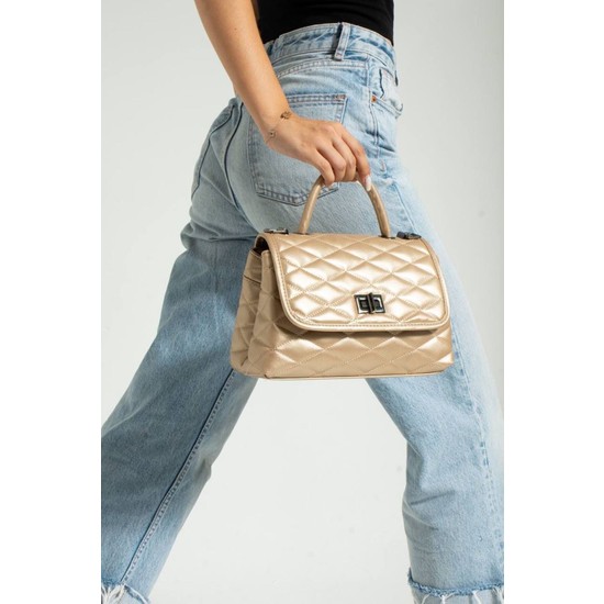 Ckn Kadın Yeni Sezon Parlak Rugan Kilit Detaylı Model El ve Fiyatı