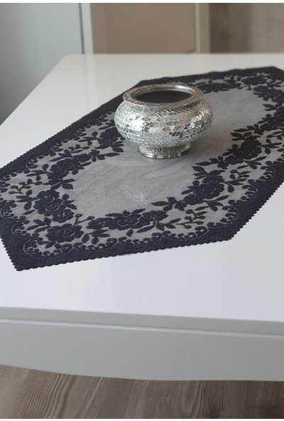 Wenessi Güllü Desene Örme Kısa Runner Örtüsü 40 x 90 cm Siyah Wenessi Güllü Desene Örme Kısa Runner Örtüsü 40 x 90 cm Siyah
