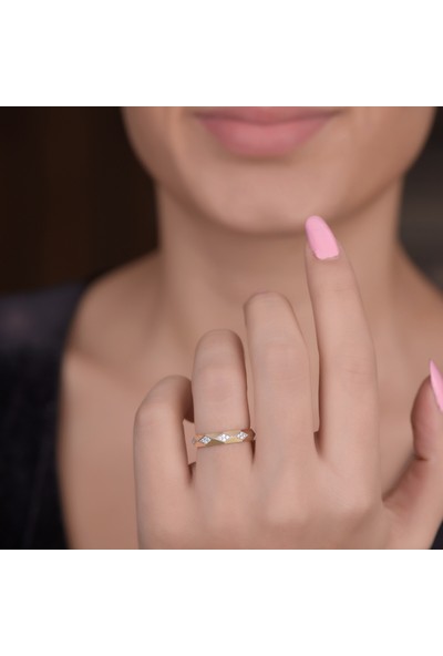 Ayyıldız Kuyumculuk Kadın Karo Desenli Taşlı 4 mm Alyans