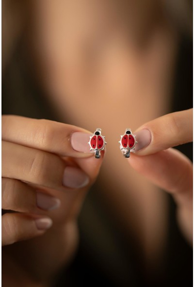 Ninova Silver Uğur Böceği Model Mineli Gümüş Çocuk Küpesi Ninova Silver Uğur Böceği Model Mineli Gümüş Çocuk Küpesi