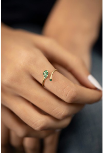 Ninova Silver Yaprak Model Zümrüt Taşlı Altın Kaplama Gümüş İtalyan Yüzük