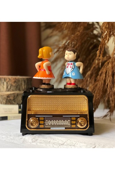 Çılgın Radyo Görünümlü Öpüşen Çift Müzik Kutusu Çılgın Radyo Görünümlü Öpüşen Çift Müzik Kutusu