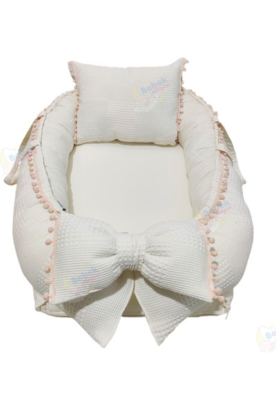 Bebek Atölyesi Babynest Petek Pike Kumaş Krem Renk Pudra Ponponlu Bebek Atölyesi Babynest Petek Pike Kumaş Krem Renk Pudra Ponponlu