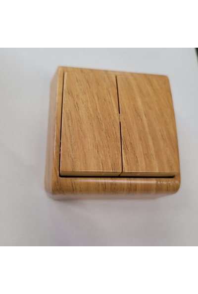 Viko Vera Sıva Üstü Komitatör Meşe Renk Viko Vera Sıva Üstü Komitatör Meşe Renk