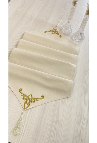 White Alamode Aplik Işlemeli Krem Ham Keten Runner White Alamode Aplik Işlemeli Krem Ham Keten Runner