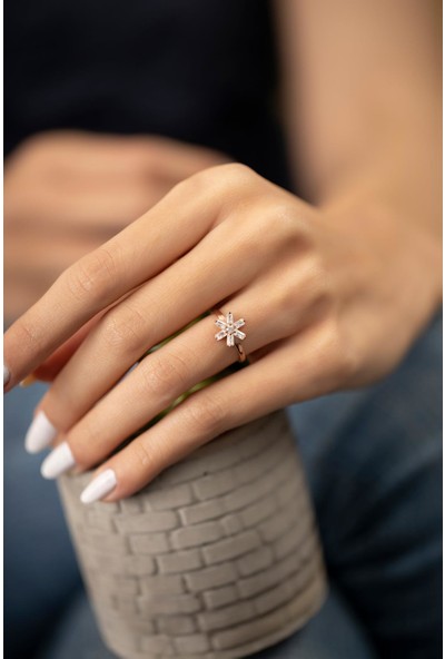 Ninova Silver Çiçek Baget Model Rose Kaplama Gümüş İtalyan Yüzük Ninova Silver Çiçek Baget Model Rose Kaplama Gümüş İtalyan Yüzük