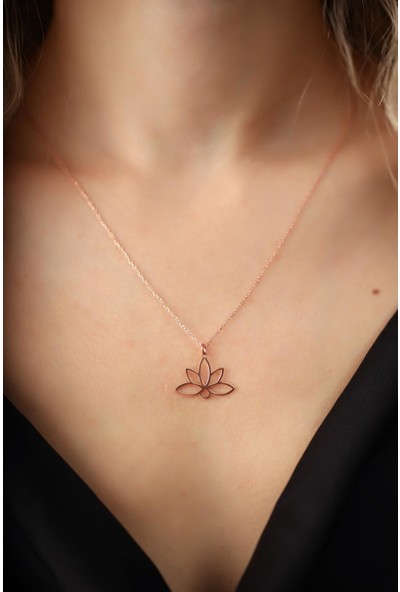 Ninova Silver Lotus Çiçeği Model Rose Kaplama Gümüş İtalyan Kolye