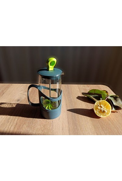 NergisHome Renkli Süzgeç French Press 350 ml NergisHome Renkli Süzgeç French Press 350 ml