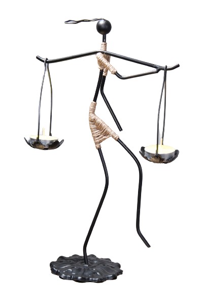 Le Ante Su Taşıyan Kadın Figürlü Mumluk