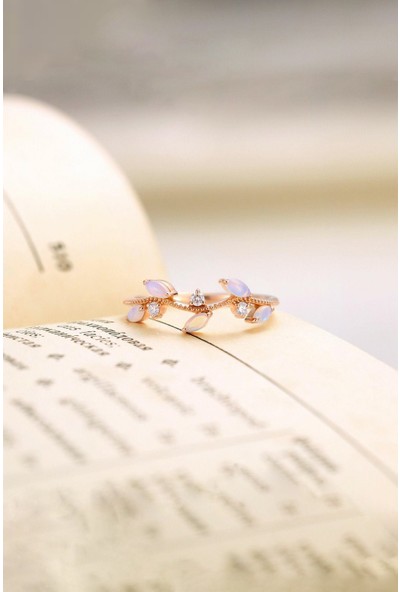 Melodi 14K Rose Altın Kaplama Taşlı Sarmaşık Ayarlanabilir Yüzük Melodi 14K Rose Altın Kaplama Taşlı Sarmaşık Ayarlanabilir Yüzük