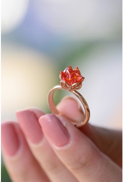 Melodi 14K Rose Altın Kaplama Turuncu Zirkon Taşlı Lotus Çiçeği Kadın Yüzük Melodi 14K Rose Altın Kaplama Turuncu Zirkon Taşlı Lotus Çiçeği Kadın Yüzük