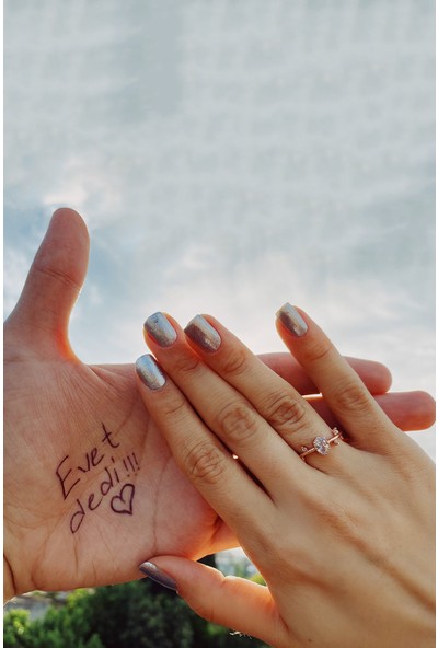 Melodi 14K Rose Gold Izlanda Evlilik Yüzüğü Ayarlanabilir Ölçü Melodi 14K Rose Gold Izlanda Evlilik Yüzüğü Ayarlanabilir Ölçü