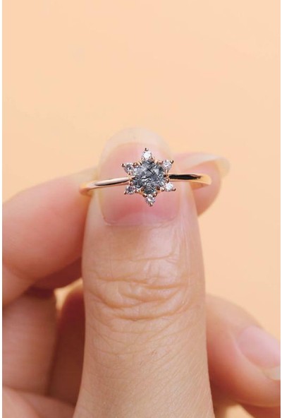 Melodi 14K Rose Gold Çiçek Motifli Tek Taş Ayarlanabilir Kadın Yüzük Melodi 14K Rose Gold Çiçek Motifli Tek Taş Ayarlanabilir Kadın Yüzük