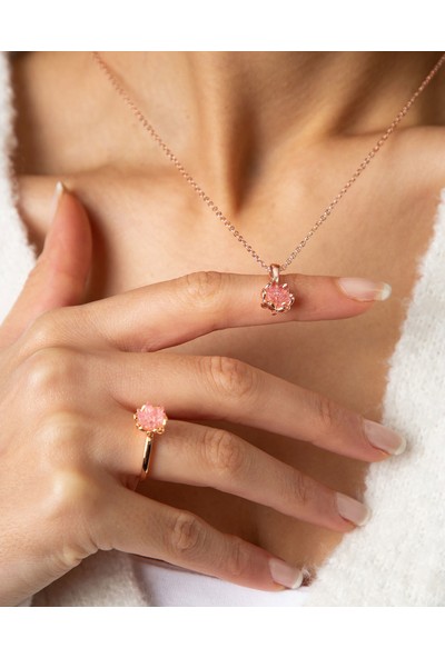 Ervanur Kadın Rose Altın Kaplama Pembe Zirkon Taşlı Lotus Çiçeği Kolye Yüzük Set Ervanur Kadın Rose Altın Kaplama Pembe Zirkon Taşlı Lotus Çiçeği Kolye Yüzük Set