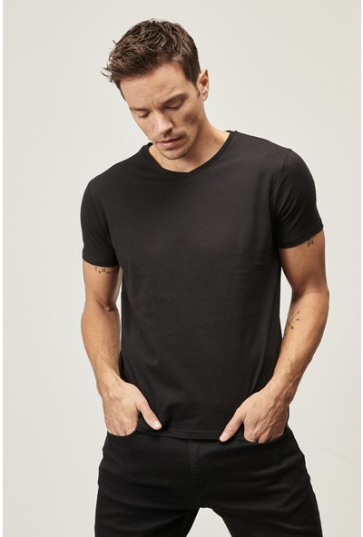 ALTINYILDIZ CLASSICS Slim Fit Dar Kesim V Yaka 2'li Tişört Paketi ALTINYILDIZ CLASSICS Slim Fit Dar Kesim V Yaka 2'li Tişört Paketi
