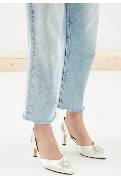 Mio Gusto Zoey Beyaz Kısa Topuklu Taşlı Abiye Ayakkabı Mio Gusto Zoey Beyaz Kısa Topuklu Taşlı Abiye Ayakkabı