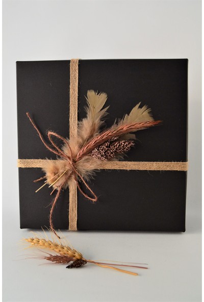 Kürkçü Dükkanı Kokona Tüy Detaylı Siyah Hediye Kutusu 23X23X11 cm