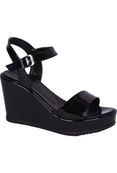 Lenay Siyah-Rugan Dolgu Topuk Bayan Sandalet Lenay Siyah-Rugan Dolgu Topuk Bayan Sandalet