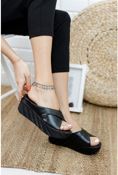 Muggo MGLİLY02 Kadın Dolgu Topuk Terlik