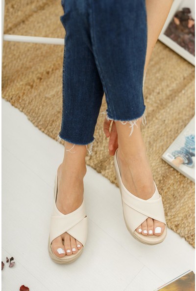 Muggo MGLİLY02 Kadın Dolgu Topuk Terlik