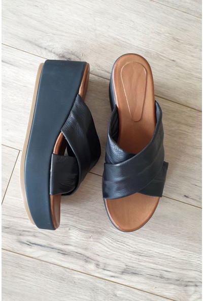 Topukla 0142 Deri Terlik Topukla 0142 Deri Terlik