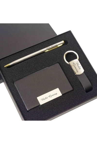Hediye Rengi İsme Özel Deluxe Kartvizitlik Anahtarlık Ve Tükenmez Kalem Seti Siyah Hediye Rengi İsme Özel Deluxe Kartvizitlik Anahtarlık Ve Tükenmez Kalem Seti Siyah